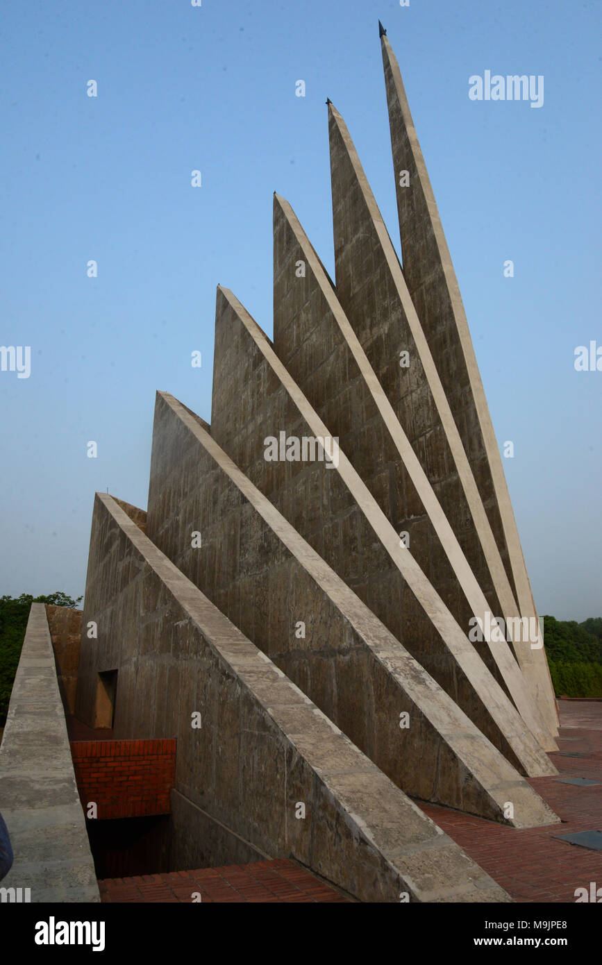 National memorial savar hi-res stock photography and images - Alamy