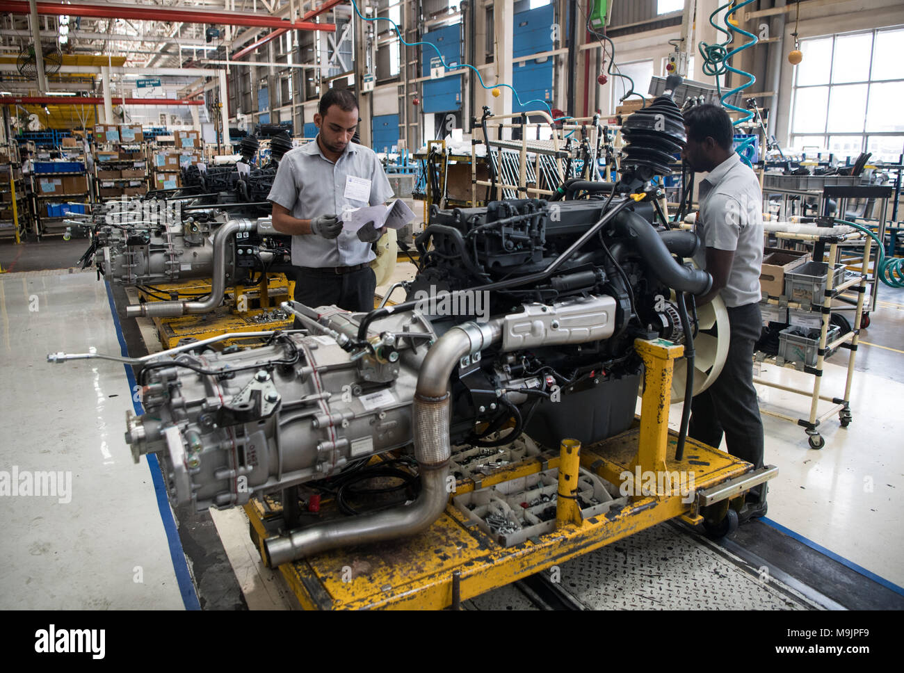 25 March 2018, Germany, Chennai: Workers standing in the factory of car ...