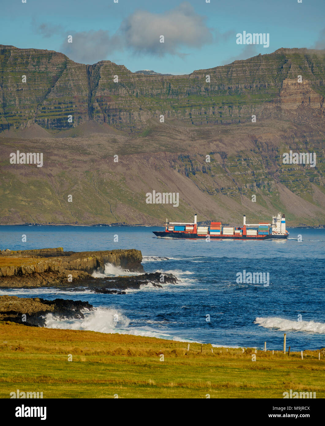 Cargo ship arctic hi-res stock photography and images - Alamy