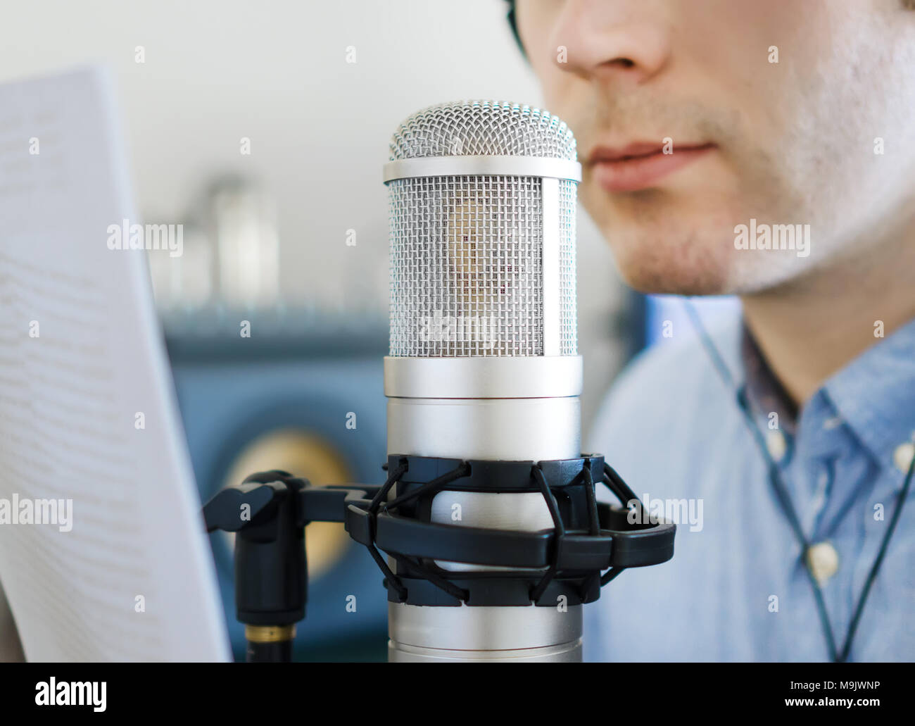 Radio presenter microphone man hi-res stock photography and images - Alamy
