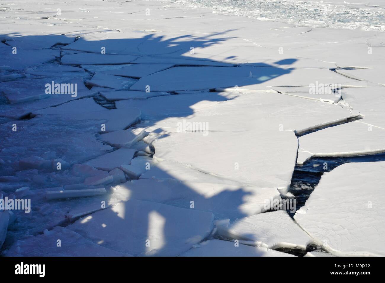 Thick ice sheets hi-res stock photography and images - Alamy