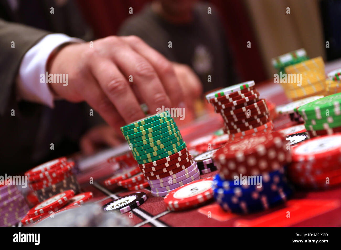 Placing bet on roulette table hi-res stock photography and images - Alamy