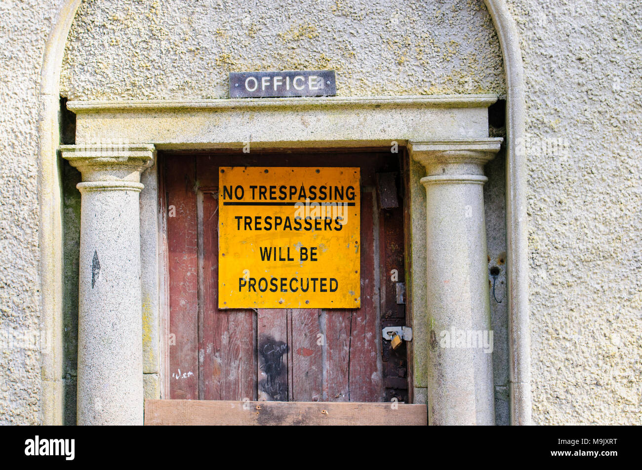 Trespassers will be prosecuted hi-res stock photography and images - Alamy