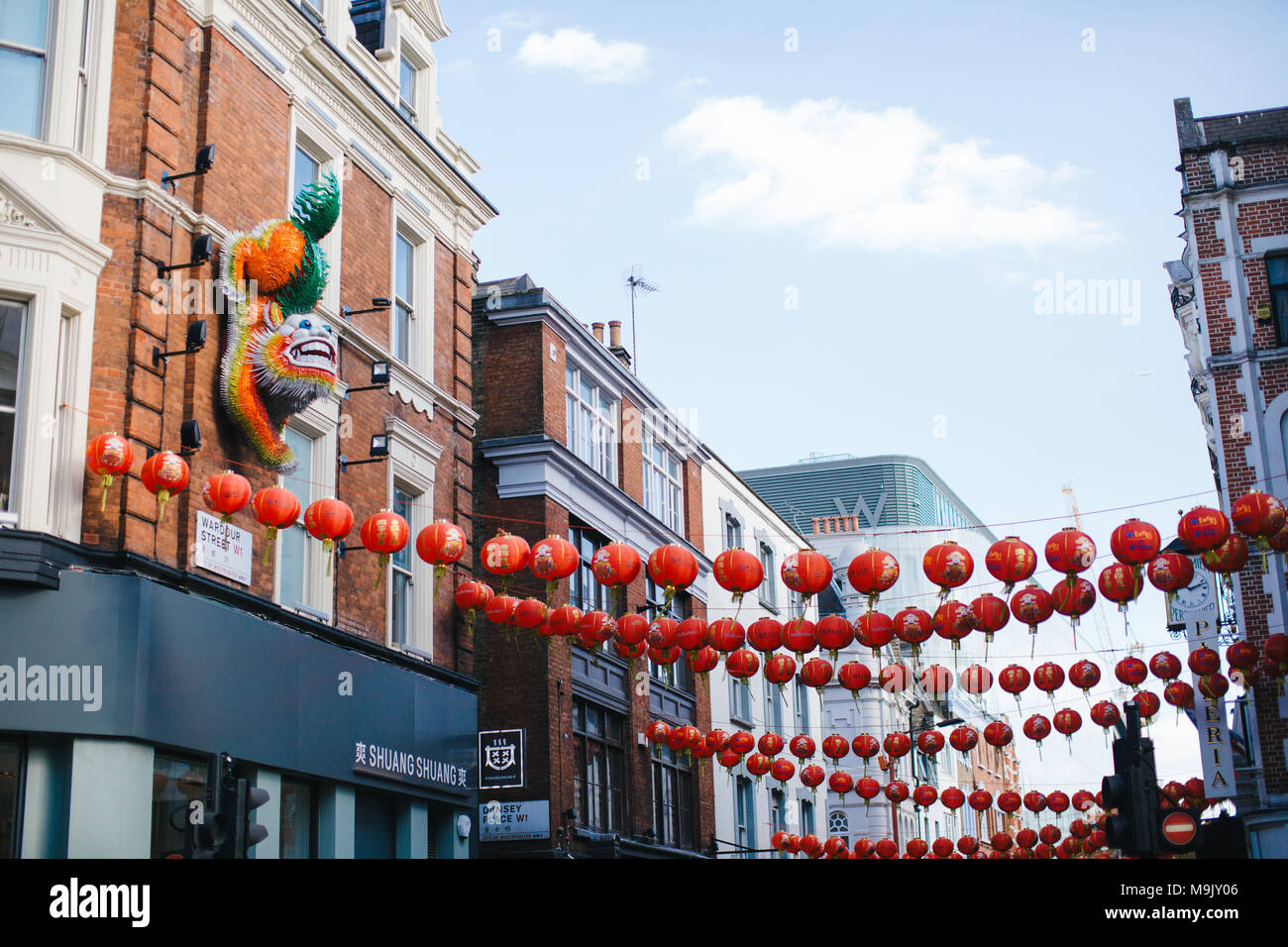 London red china chinatown tourism hi-res stock photography and images - Alamy