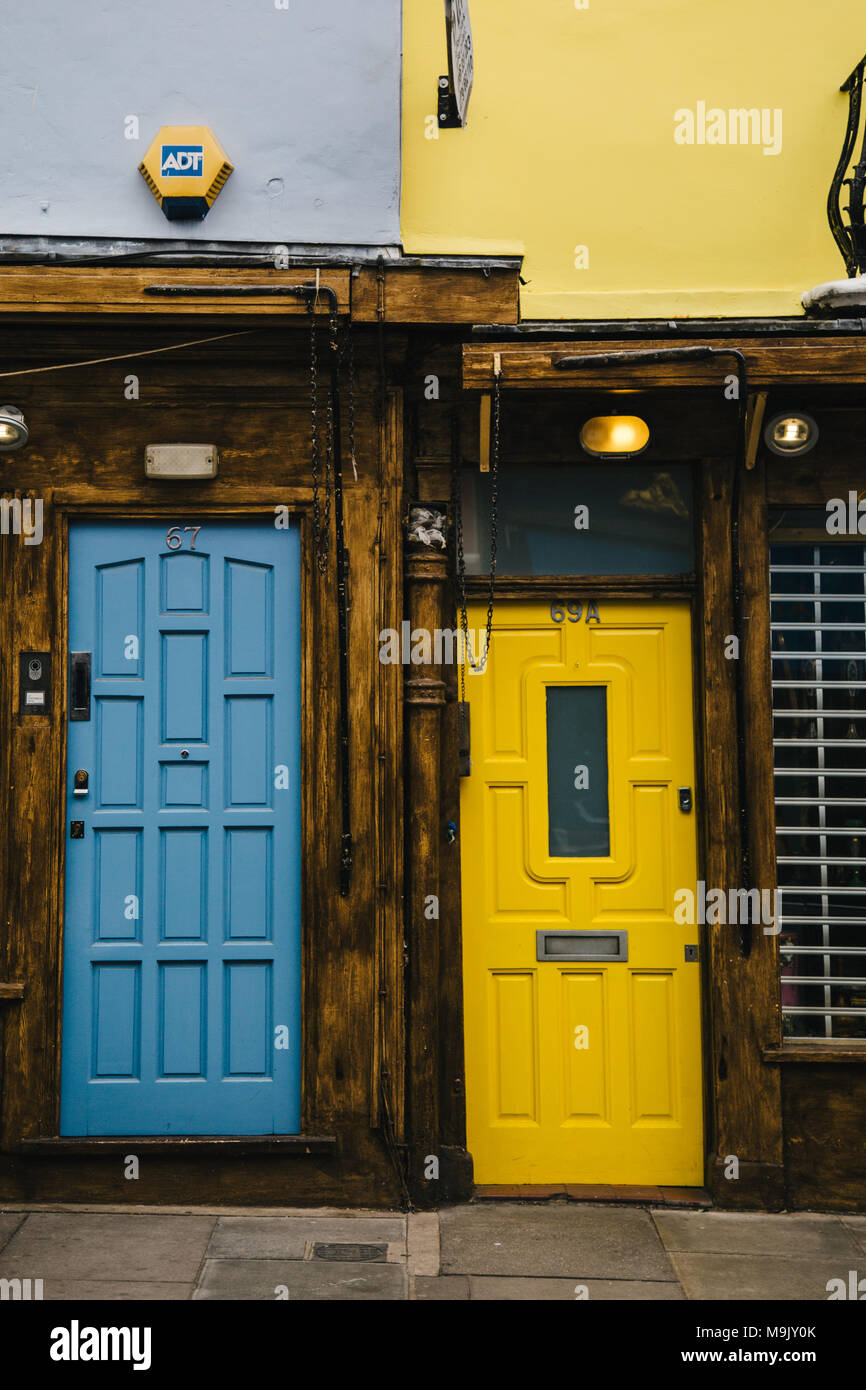 Yellow door doors hi-res stock photography and images - Alamy