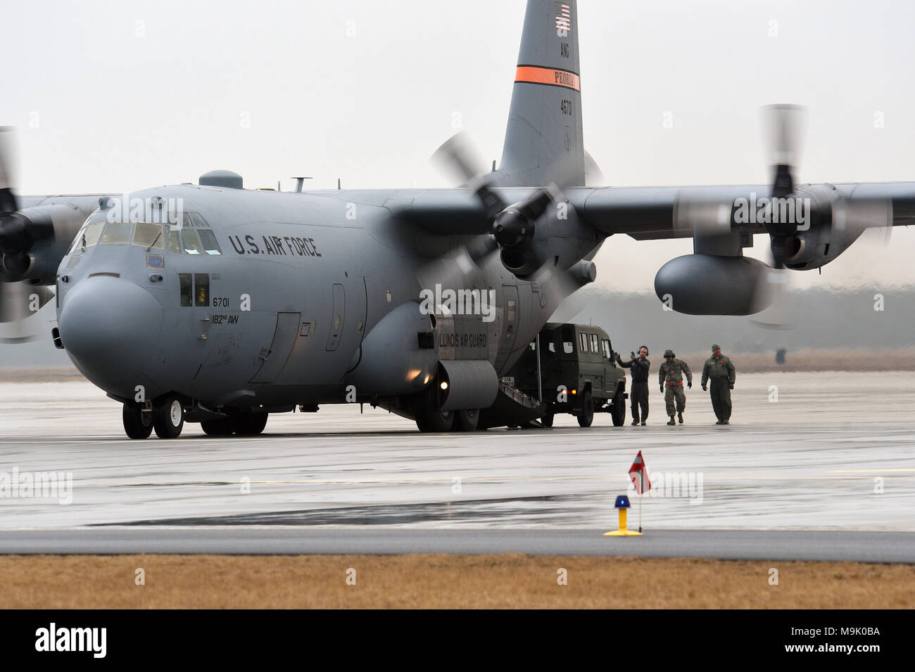 Engine running offload hi-res stock photography and images - Alamy