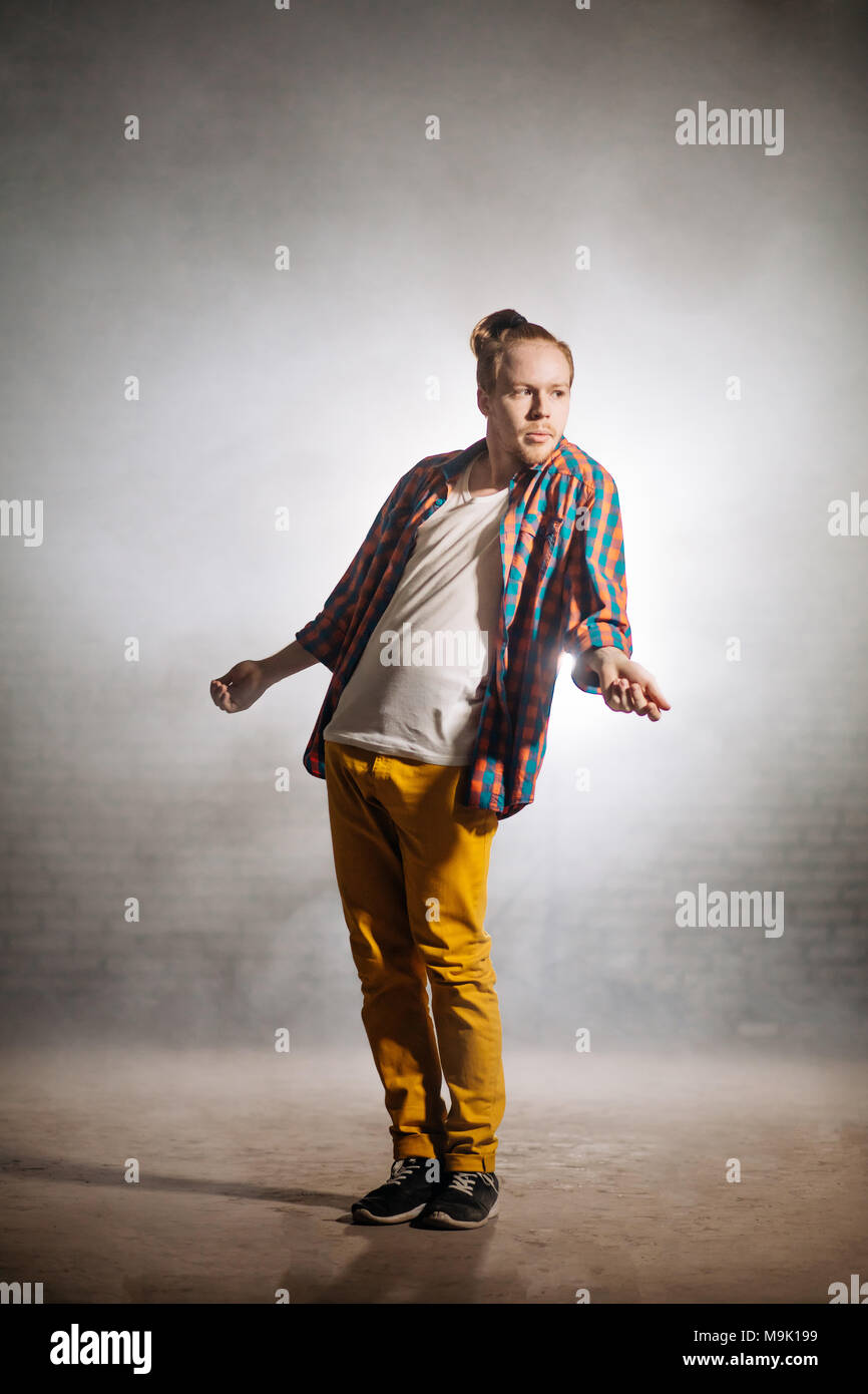 Man skip street hi-res stock photography and images - Alamy