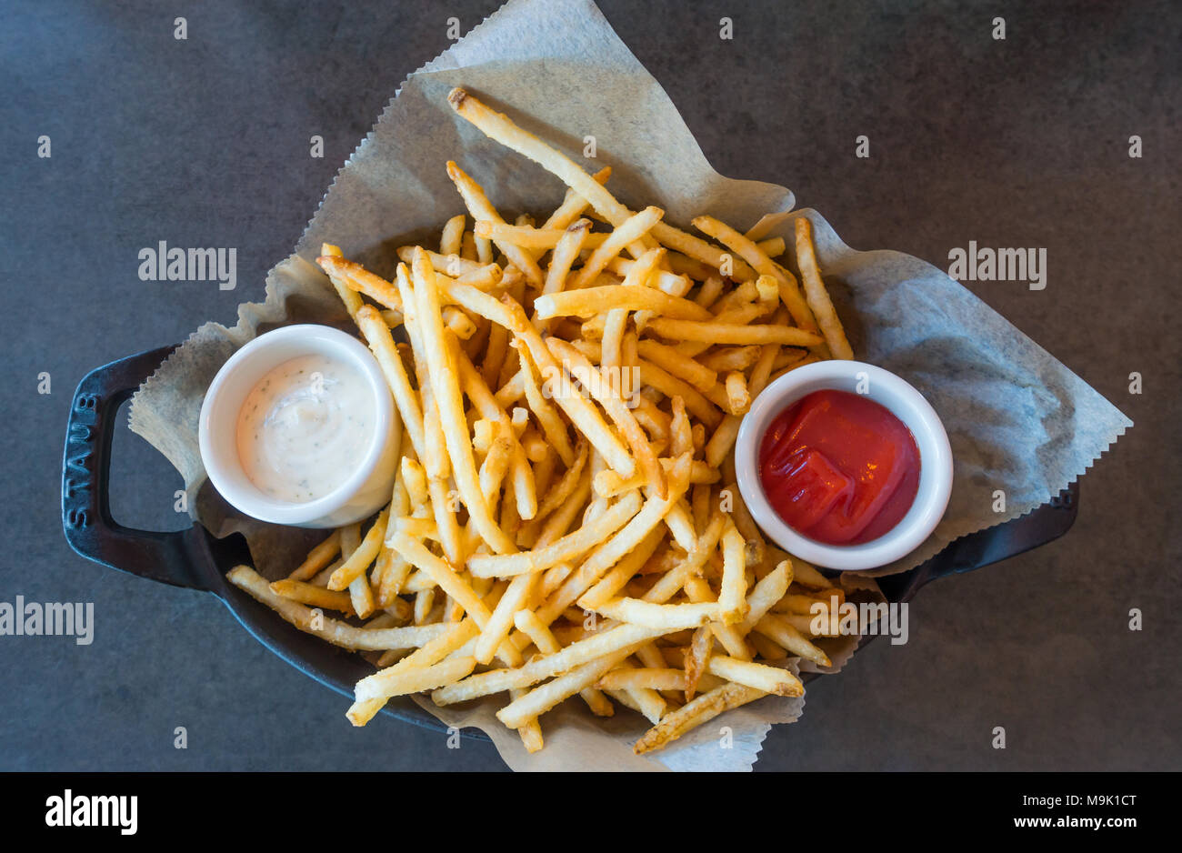 Shoestring fries hi-res stock photography and images - Alamy