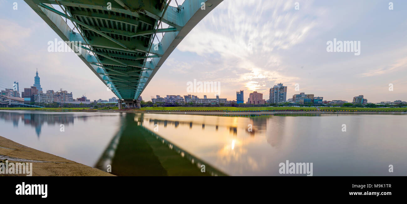 Crescent bridge hi-res stock photography and images - Alamy