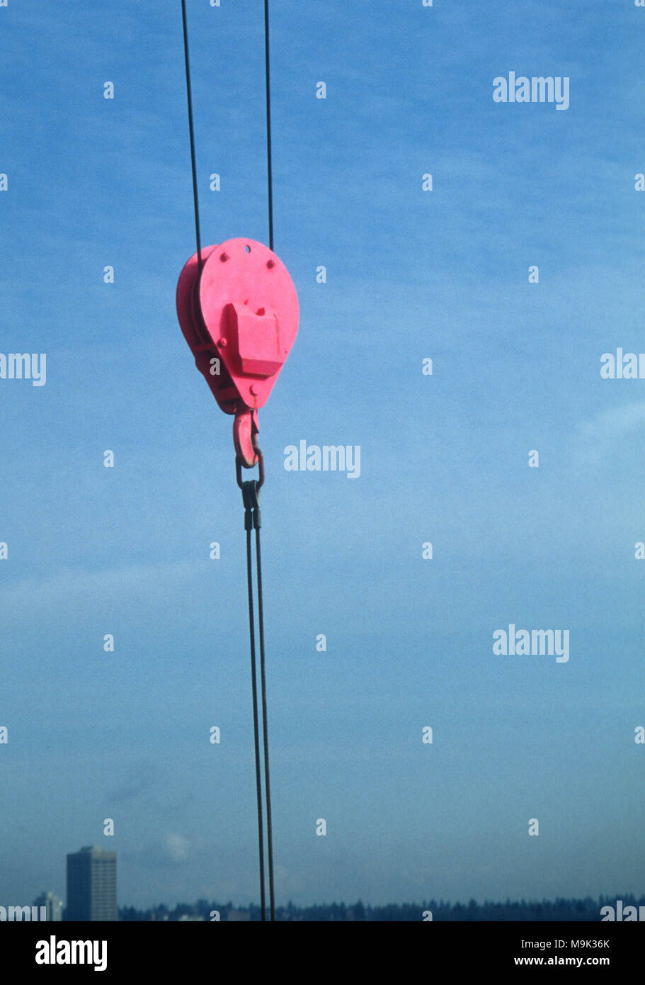 Simple machine pulley hi-res stock photography and images - Alamy