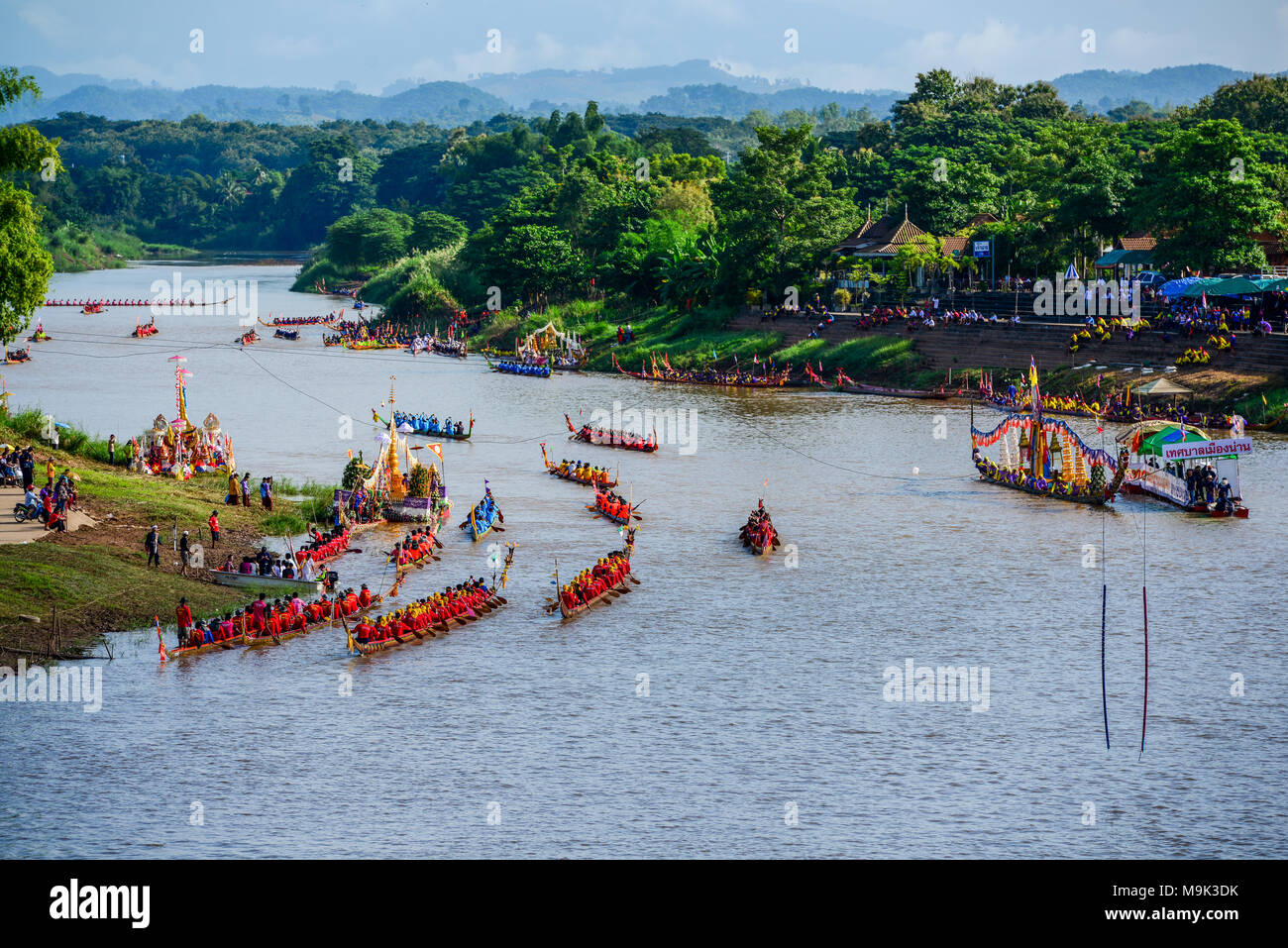 Thai boat race hi-res stock photography and images - Alamy