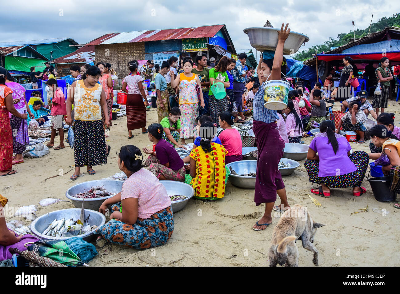 Myanmar seafood cuisine hi-res stock photography and images - Alamy