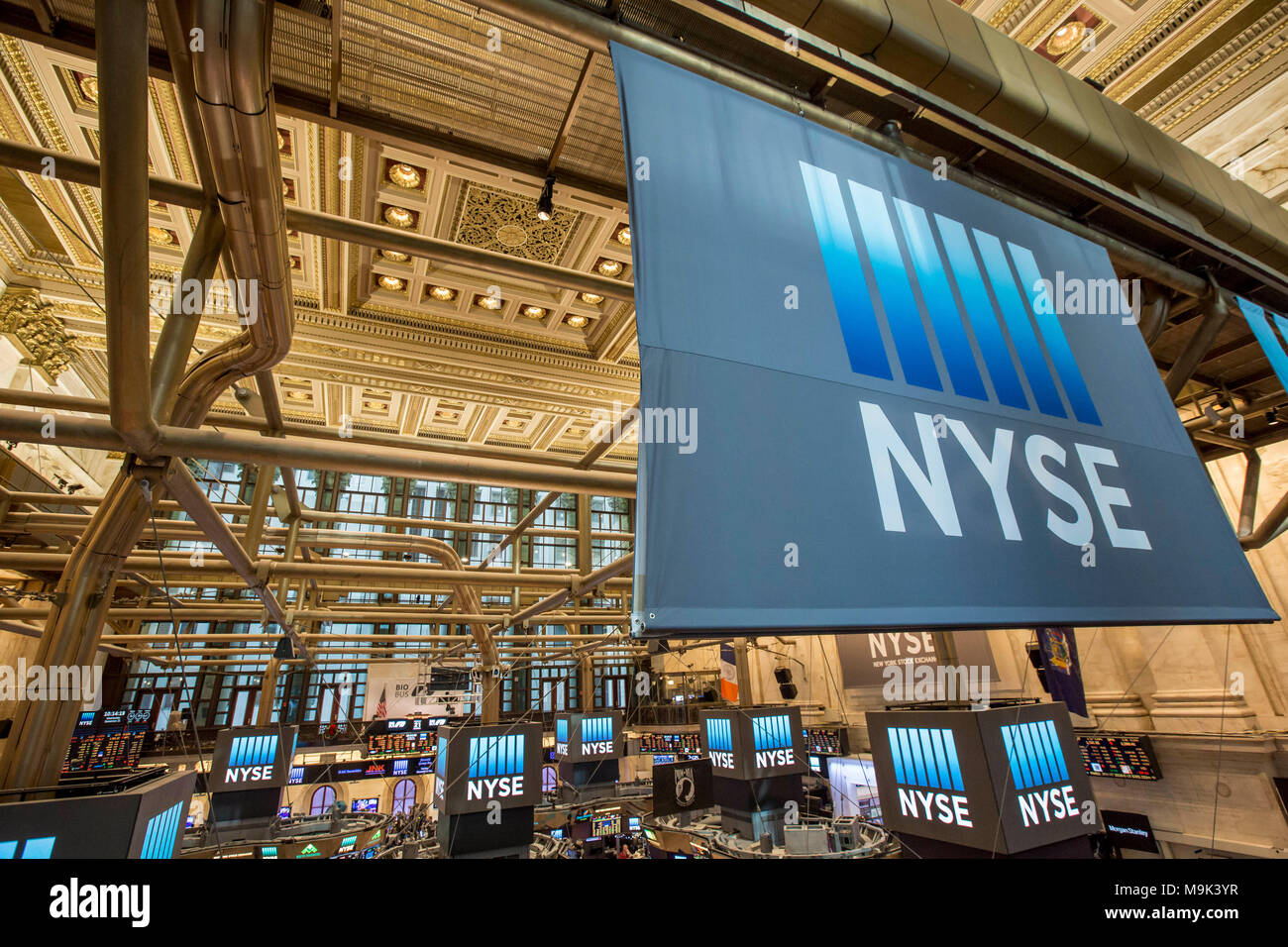A birds-eye view of the New York Stock Exchange trading floor Stock ...