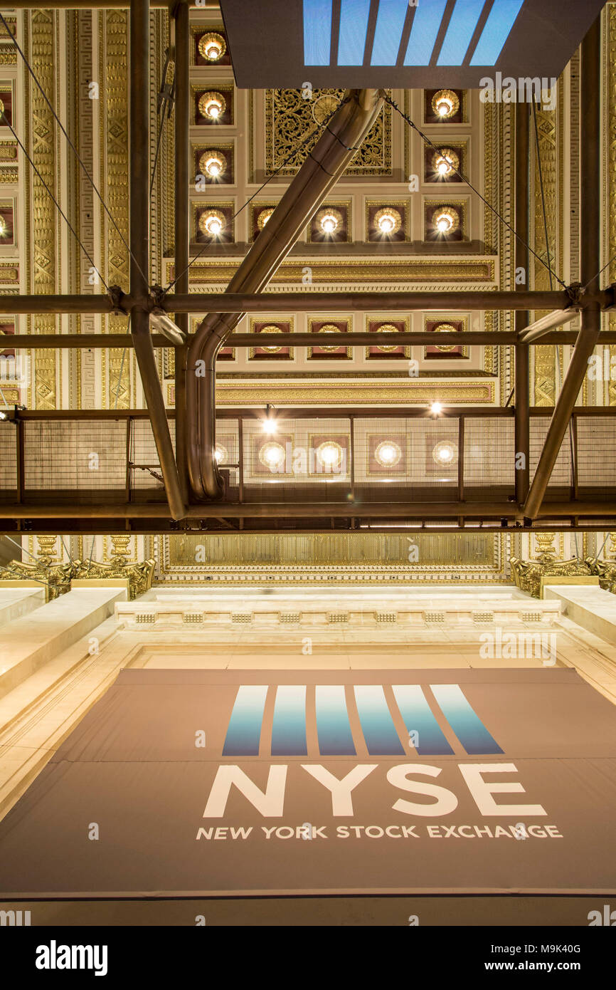 Stock exchange nyse opening bell hi-res stock photography and images ...