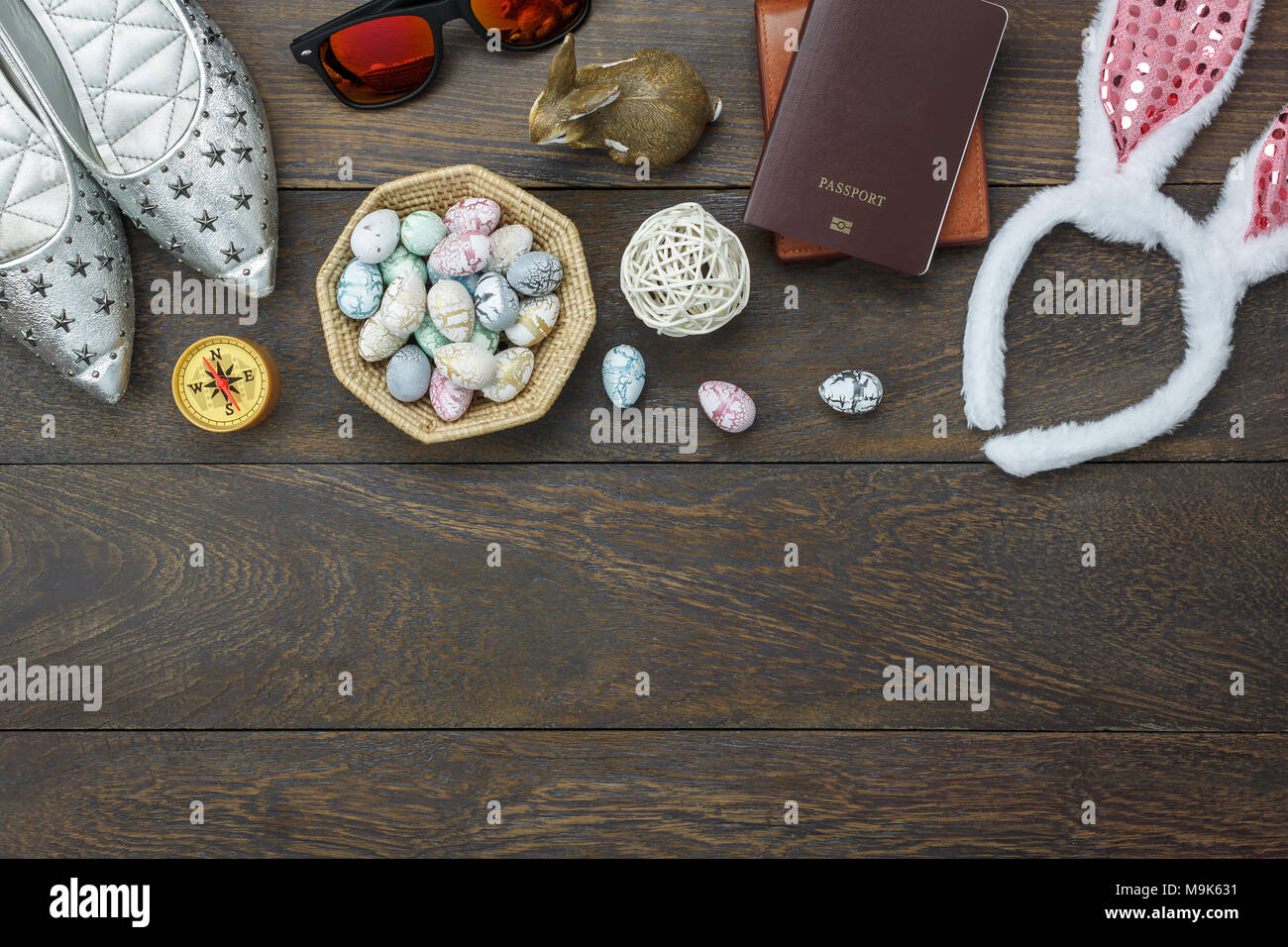 Table top view shot of decoration Happy Easter holiday background ...