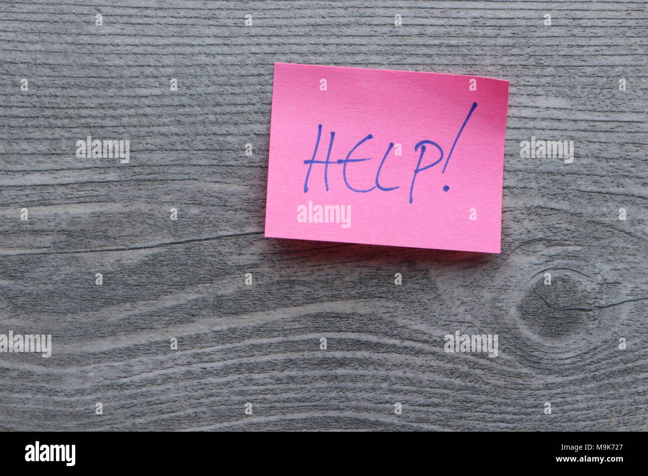 Post it notes, yes or no, choices, decisions, actions on grey plank ...