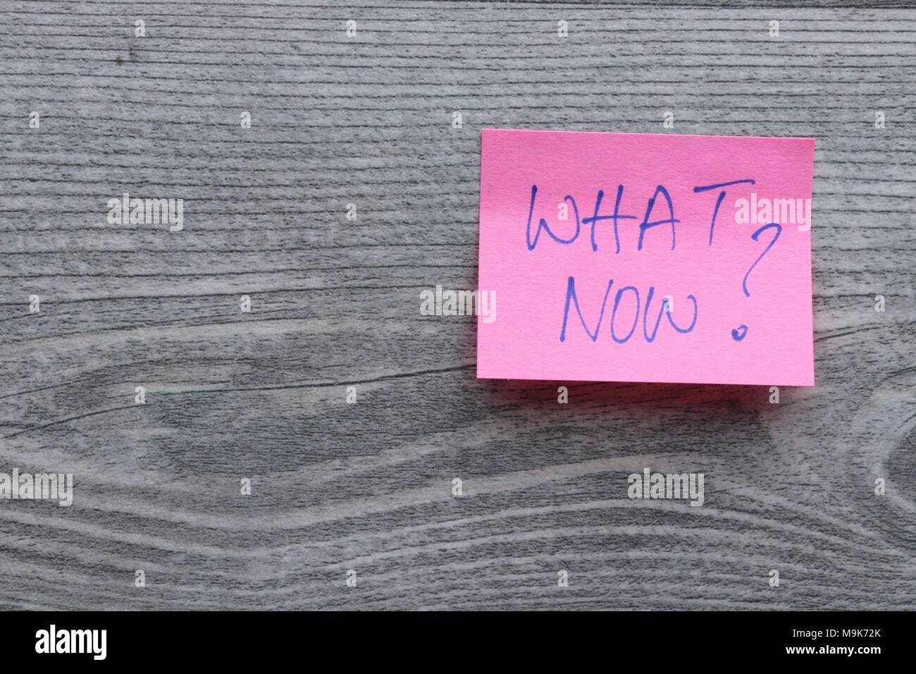 Post it notes, yes or no, choices, decisions, actions on grey plank ...