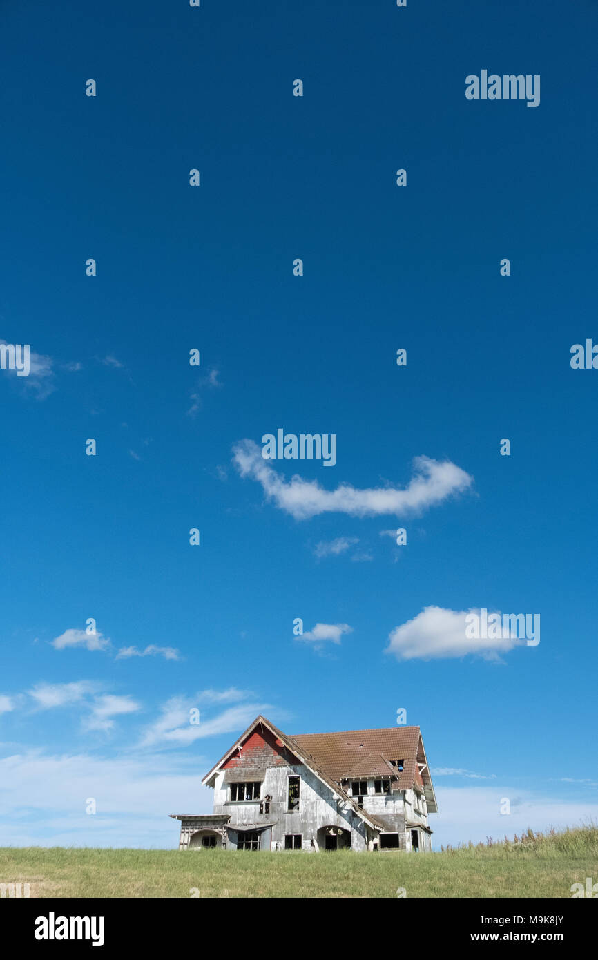 abandoned derelict house on a hill in New Zealand Stock Photo - Alamy