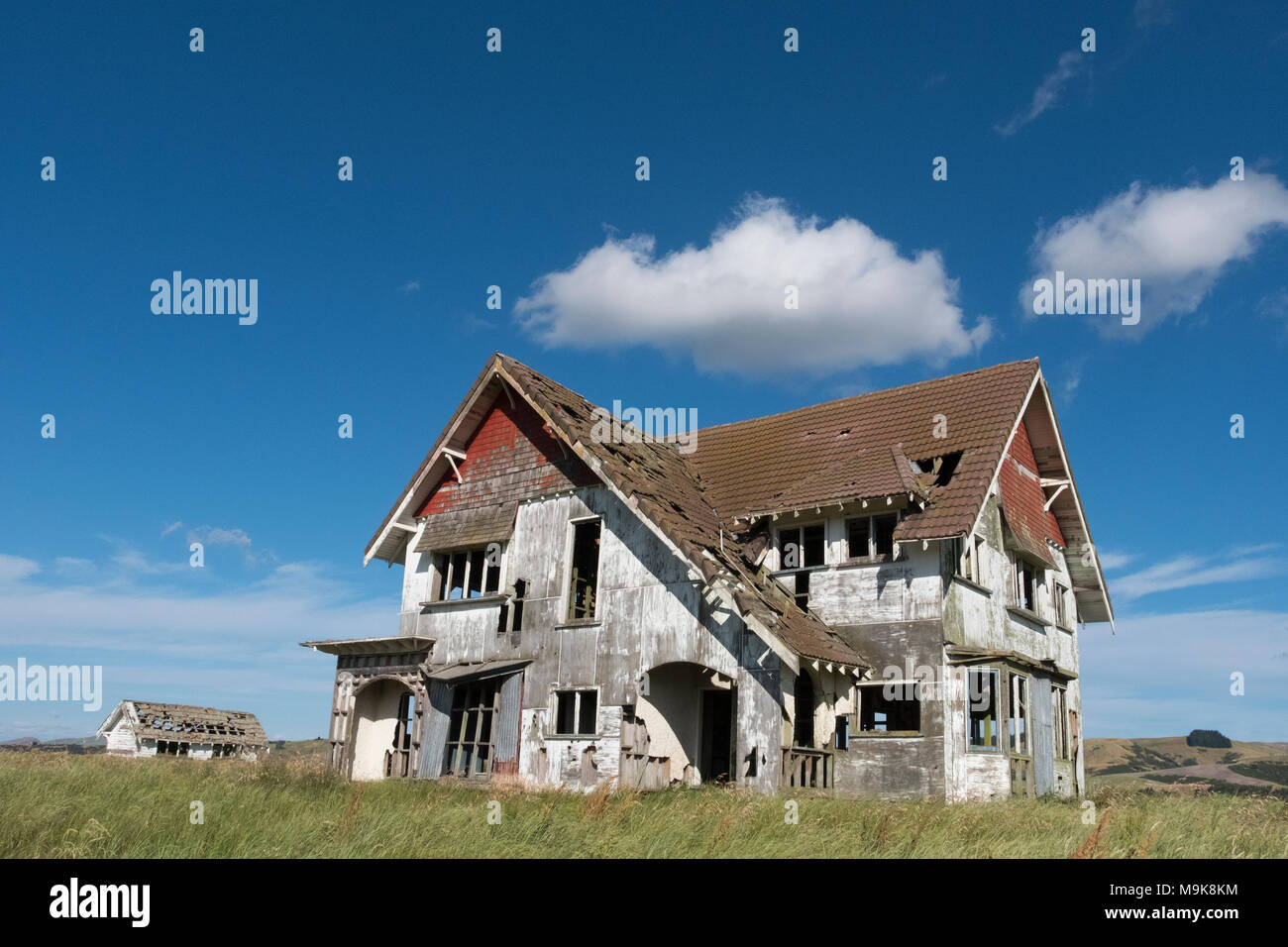 abandoned derelict house on a hill in New Zealand Stock Photo - Alamy