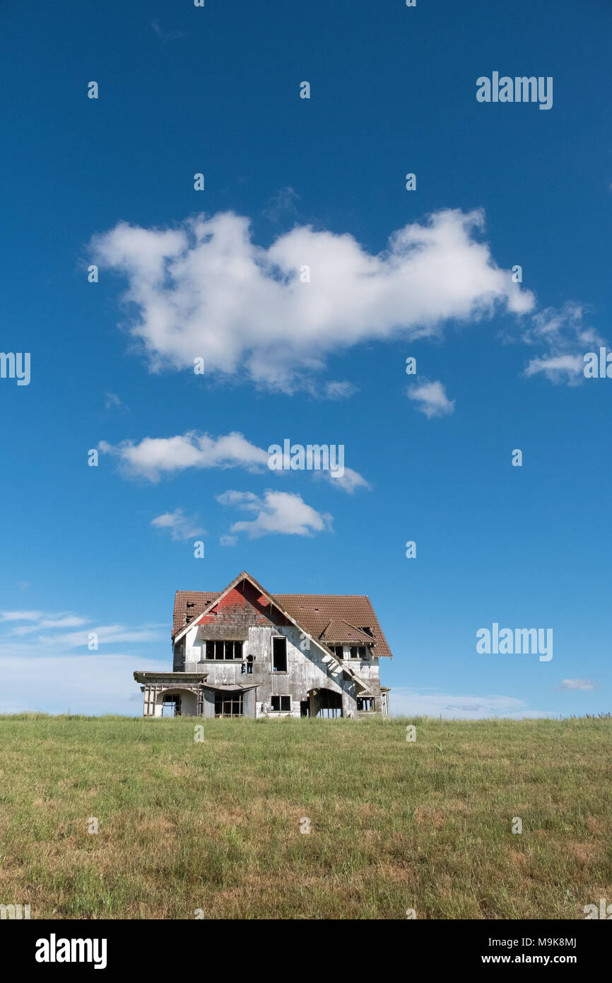 abandoned derelict house on a hill in New Zealand Stock Photo - Alamy