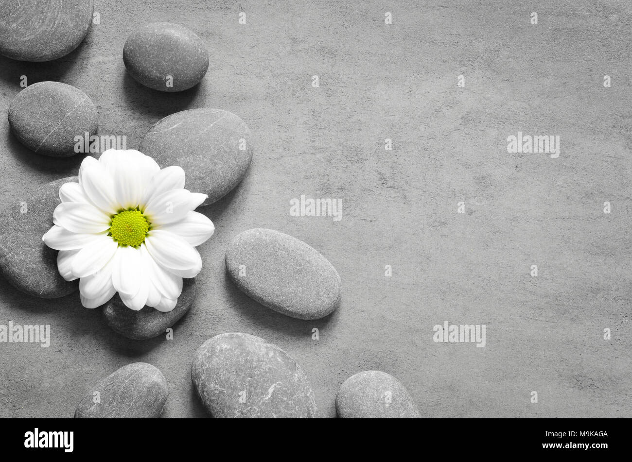 Pebble spa hi-res stock photography and images - Alamy