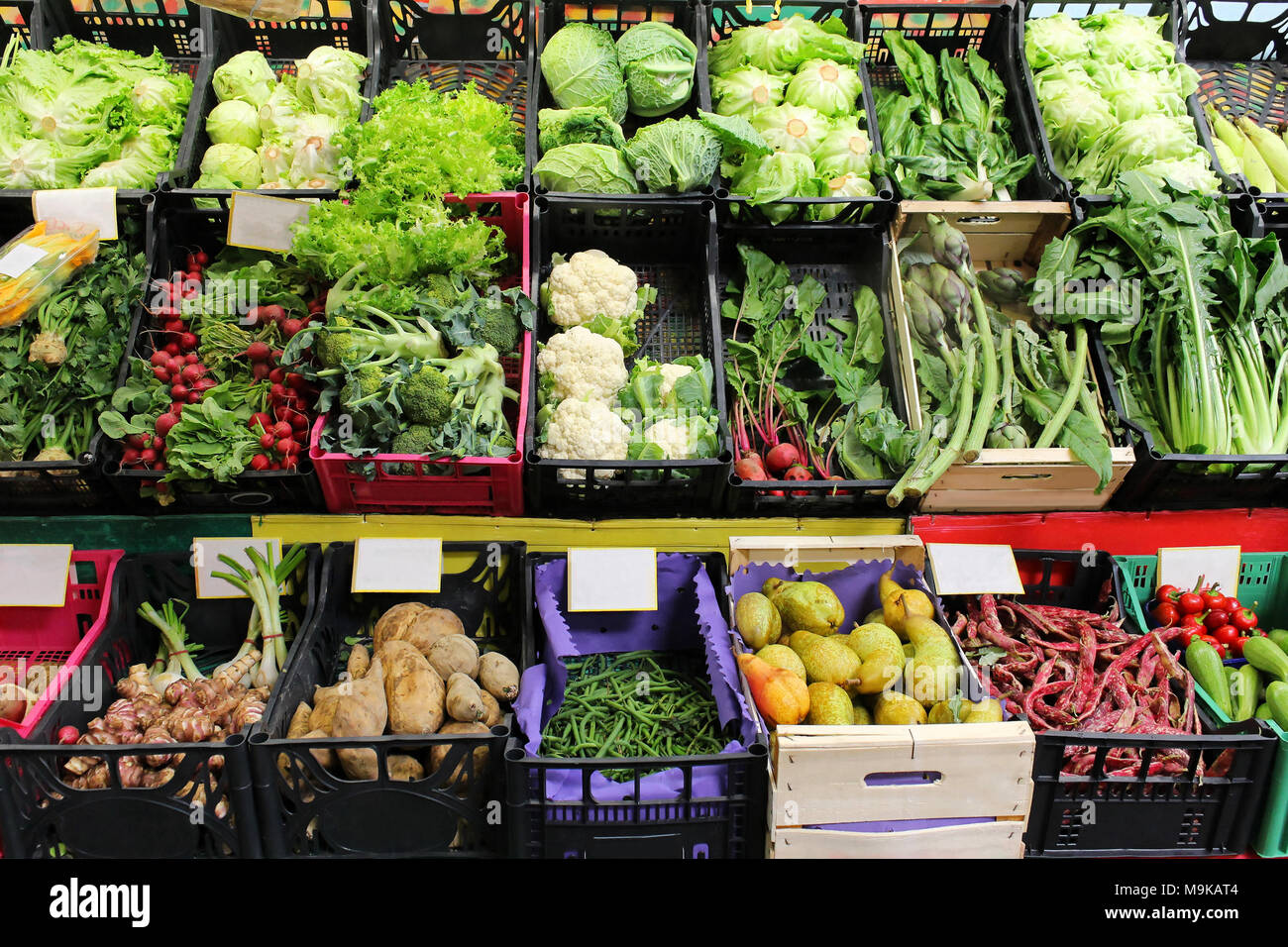 Food piles hi-res stock photography and images - Alamy