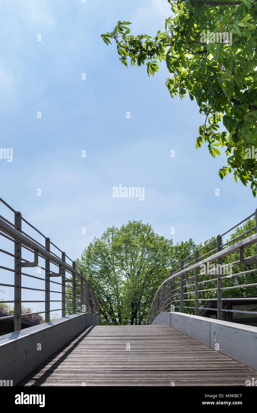 Walkway steel construction hi-res stock photography and images - Alamy