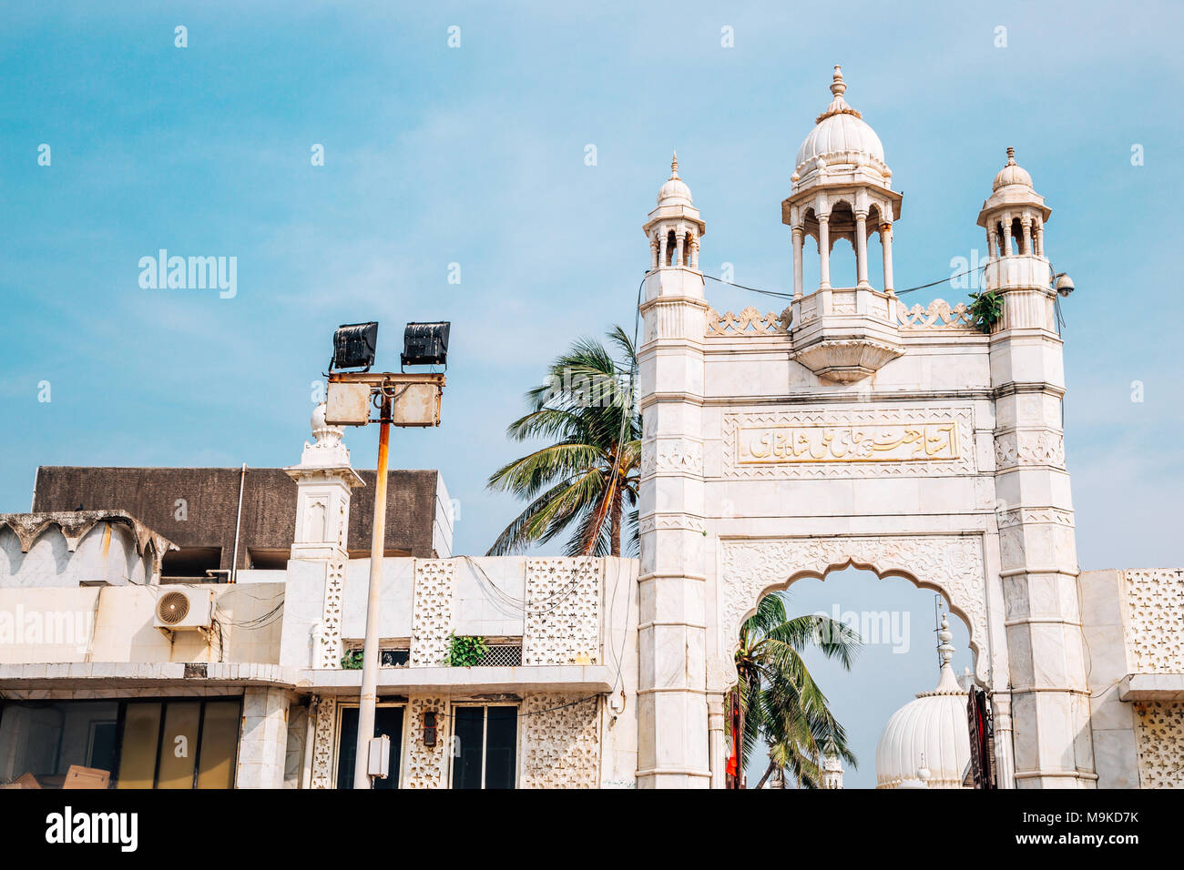 Muslim mosque in mumbai india hi-res stock photography and images - Alamy