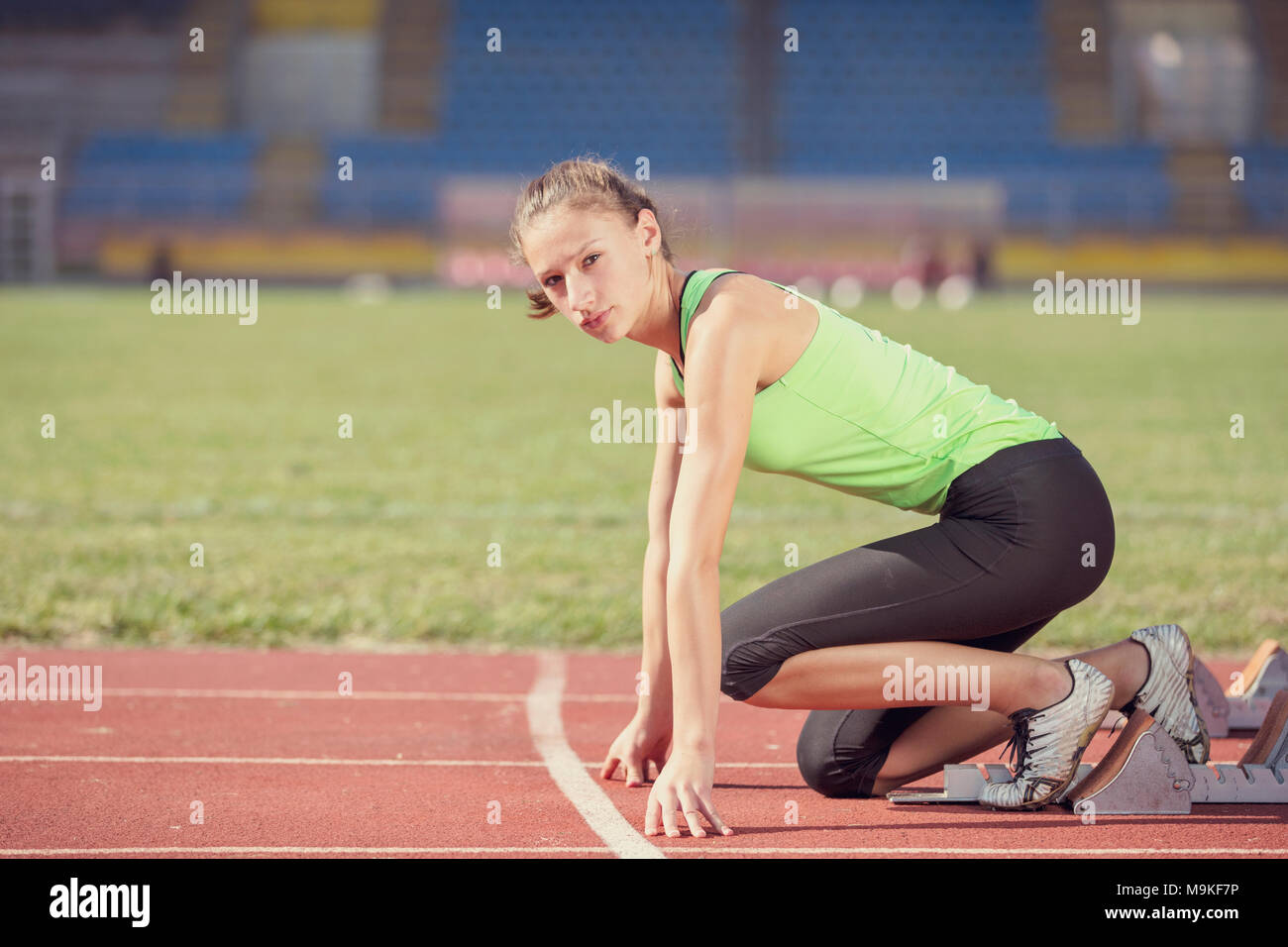 Teen running race track girl hi-res stock photography and images - Alamy