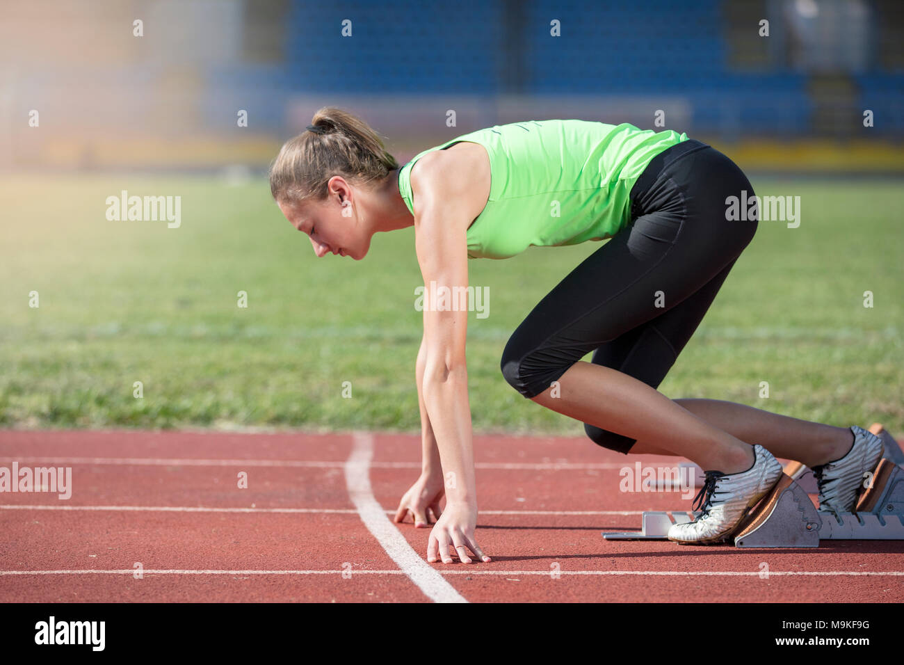Teen running race track girl hi-res stock photography and images - Alamy