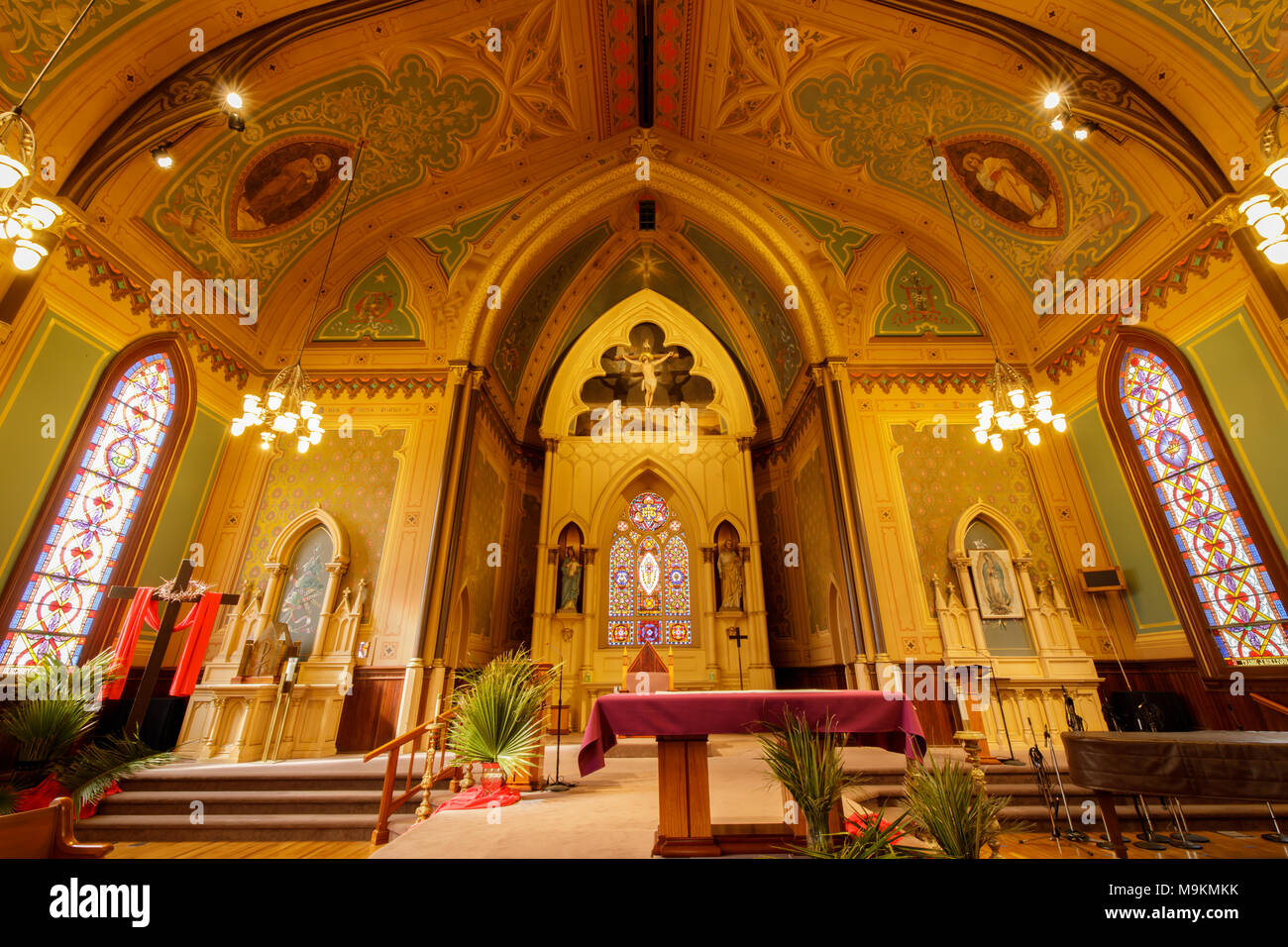 Catholic church altar cross hi-res stock photography and images - Alamy