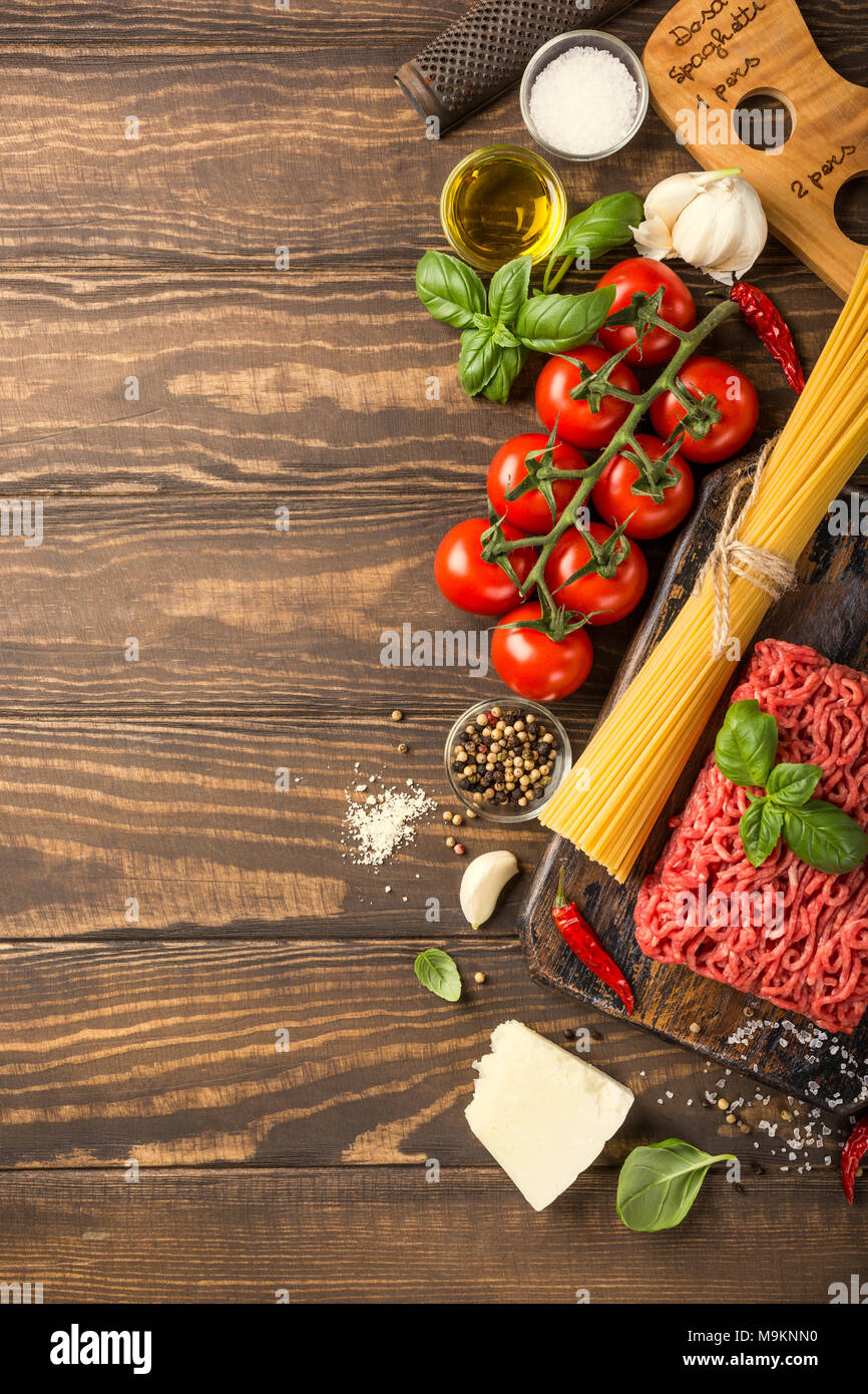 Ingredients for spaghetti Bolognese Stock Photo - Alamy