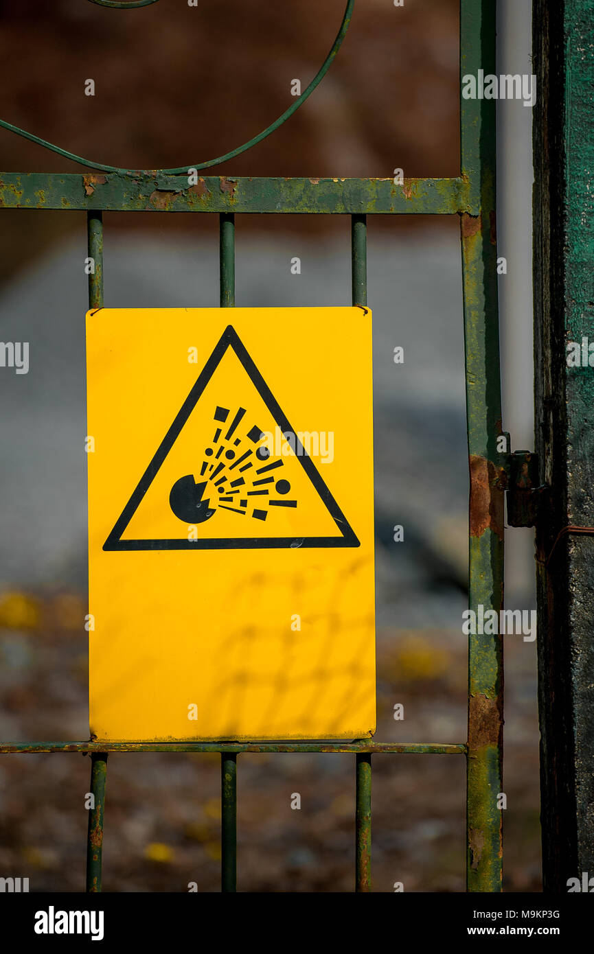 Landmine sign hi-res stock photography and images - Alamy