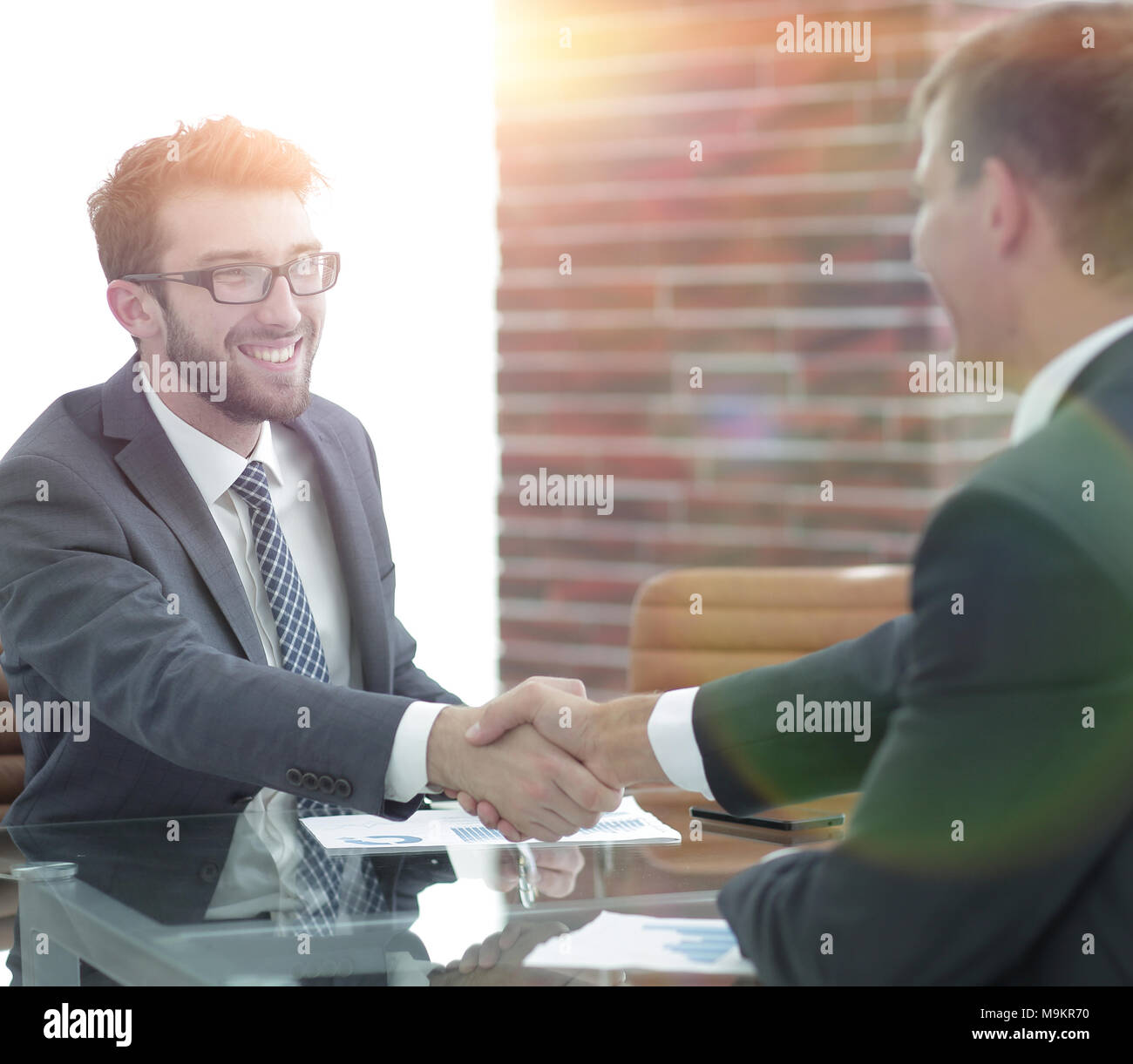welcome and handshake business partners Stock Photo - Alamy