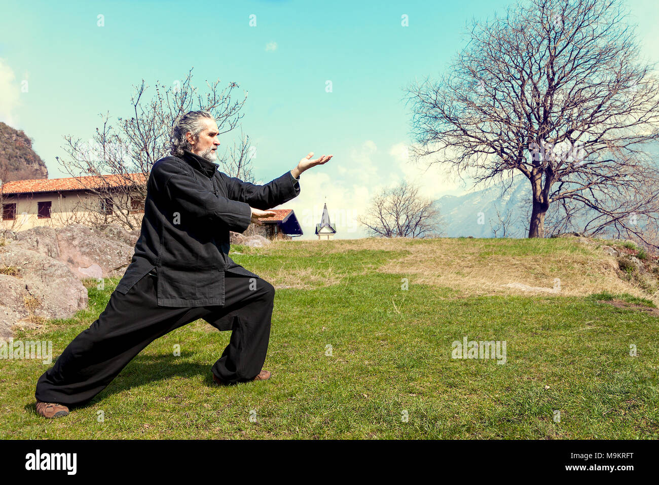 Man tai chi chuan hi-res stock photography and images - Alamy