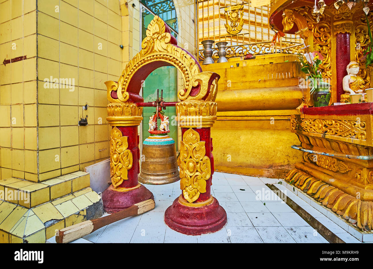 Burma rituals hi-res stock photography and images - Alamy