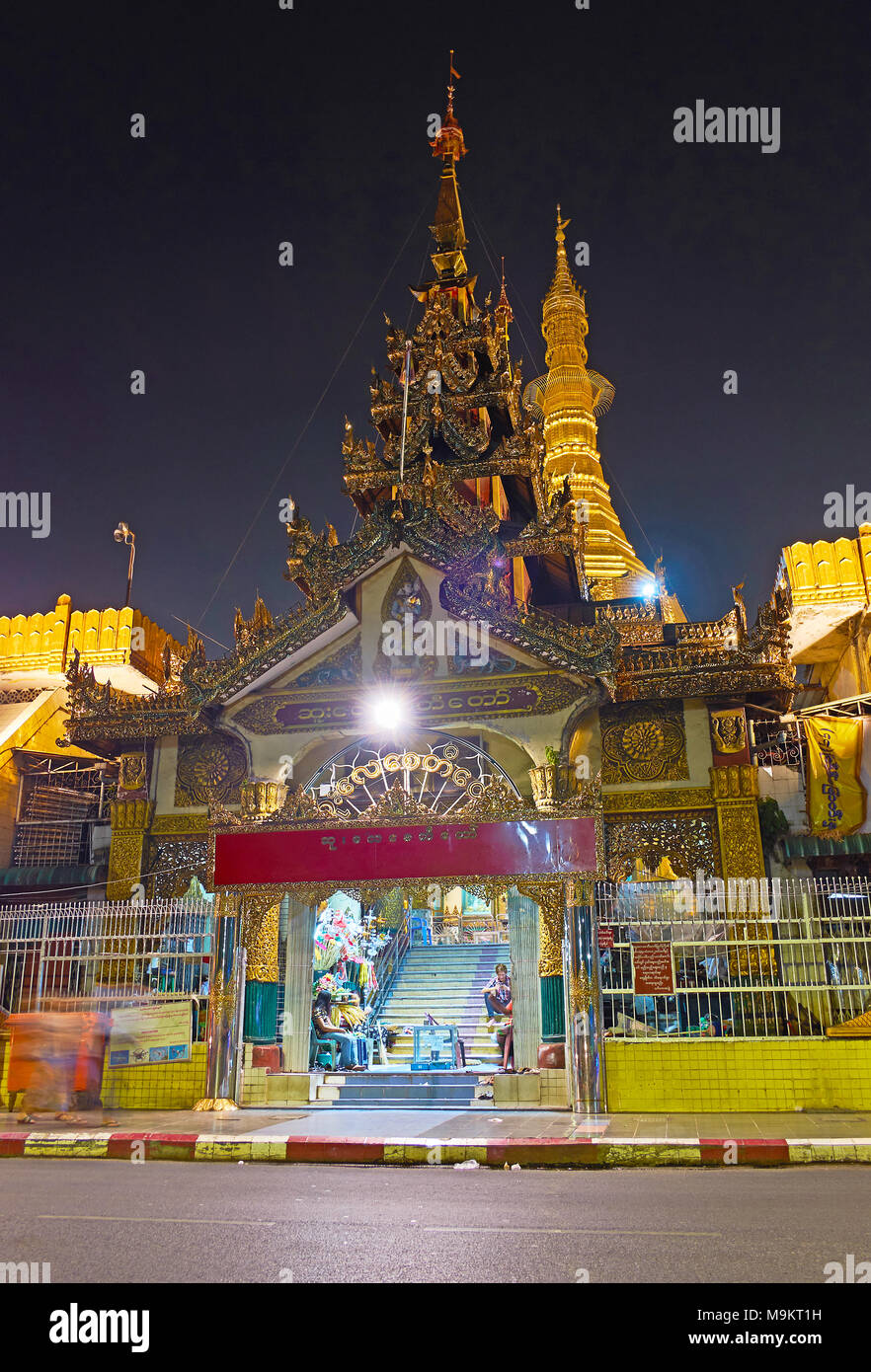 Golden stupa yangon roundabout hi-res stock photography and images - Alamy