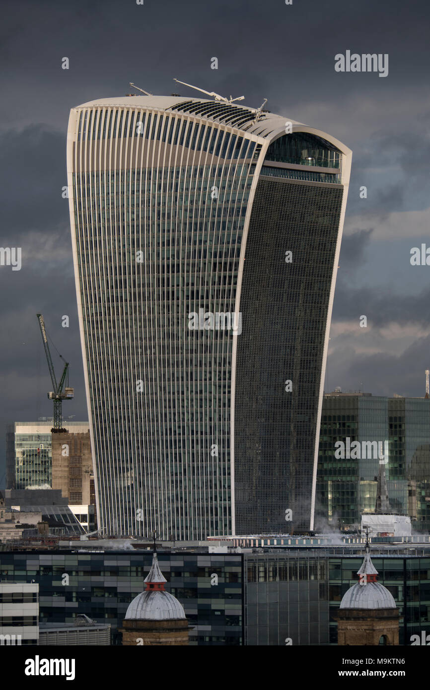London walkie talkie tower hi-res stock photography and images - Alamy