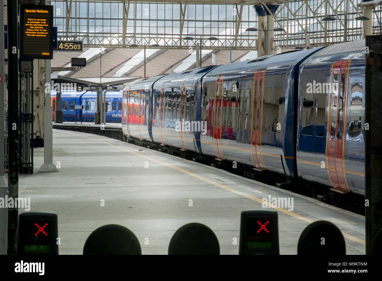 UK, England, London, Waterloo station platform Stock Photo - Alamy