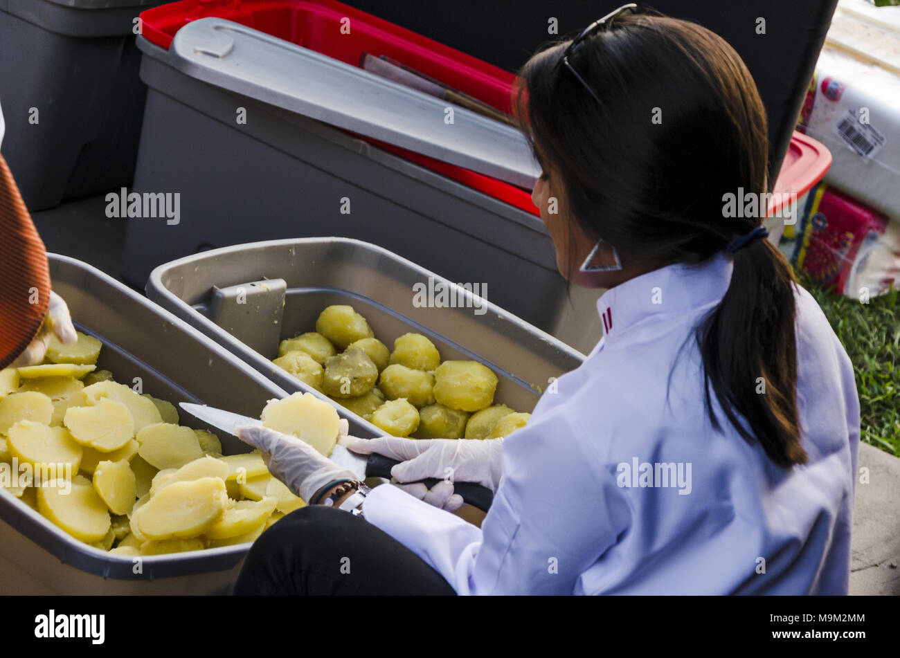 Girl peeling potatoes hi-res stock photography and images - Alamy
