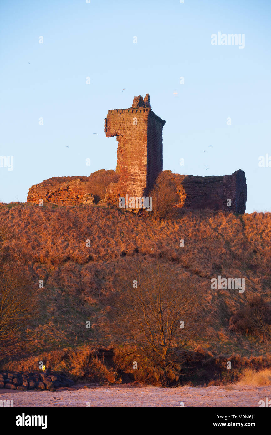 Red castle lunan bay hi-res stock photography and images - Alamy