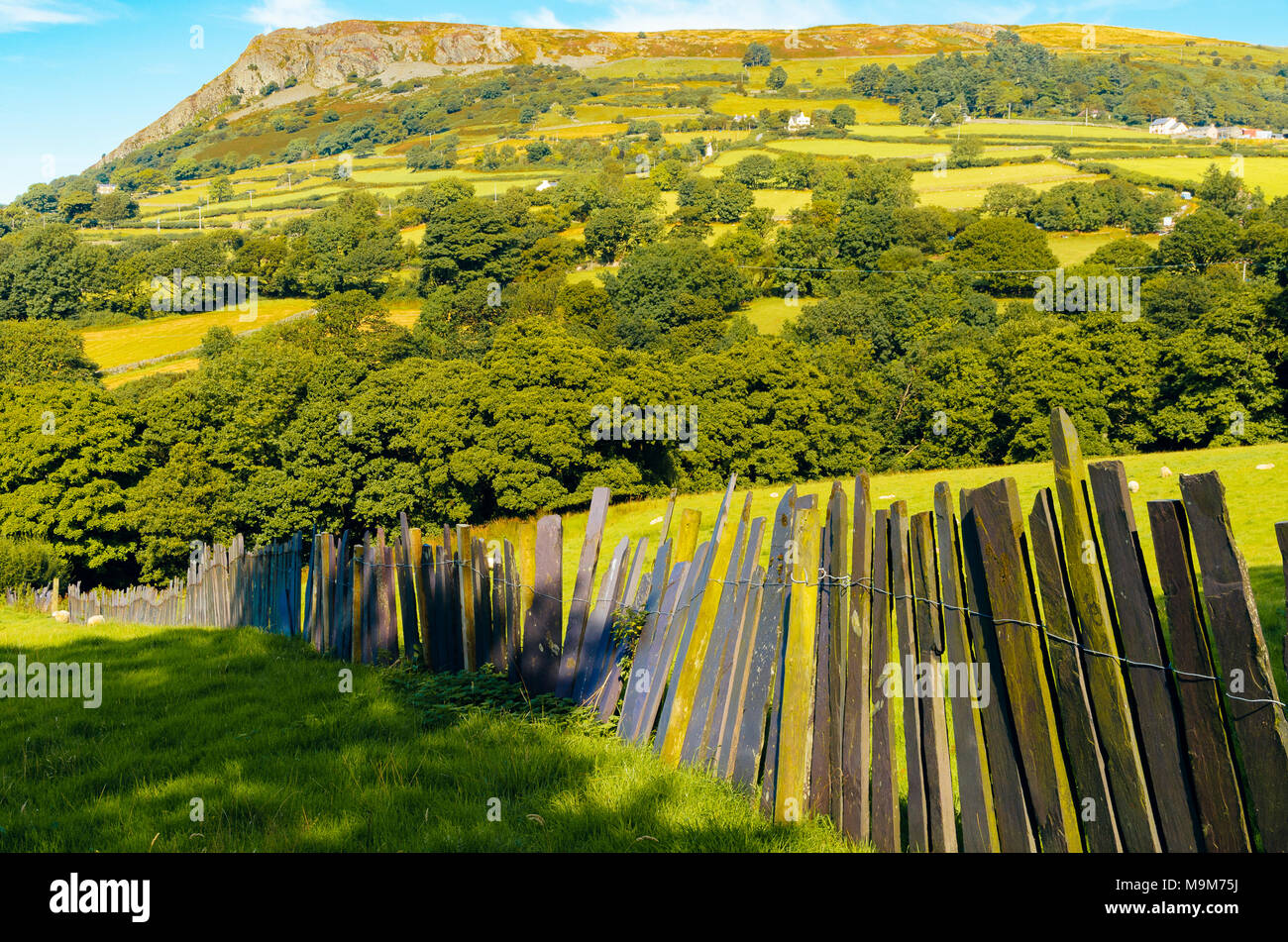 Slate fence hi-res stock photography and images - Alamy