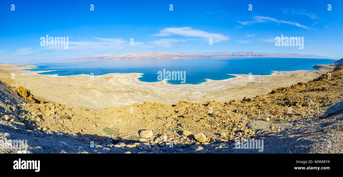 Panoramic landscape of the coastline of the Dead Sea, between Israel ...