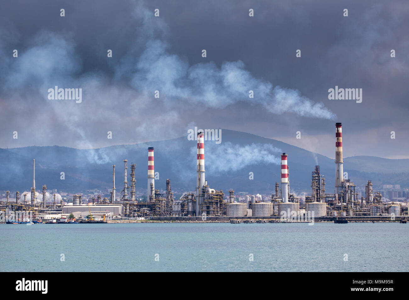 Heavy fuel oil hi-res stock photography and images - Alamy
