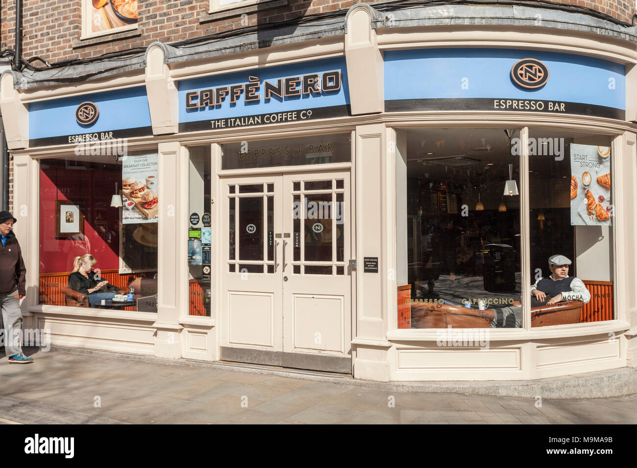 Caffe nero coffee cafe shop hi-res stock photography and images - Alamy