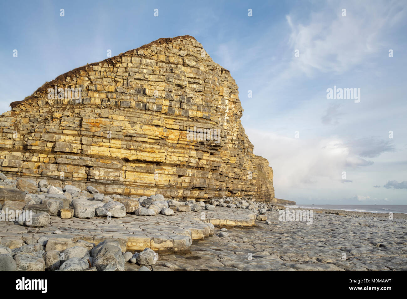 Limestone Cliffs at Llantwit Major Beach Stock Photo - Alamy