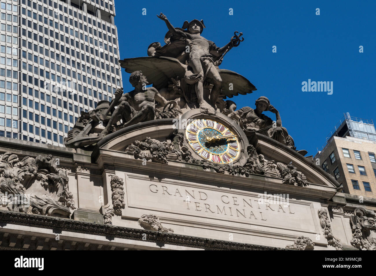 Iconic statue timepiece hi-res stock photography and images - Alamy
