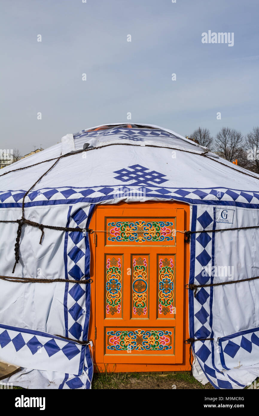 Mongolian tent hi-res stock photography and images - Alamy