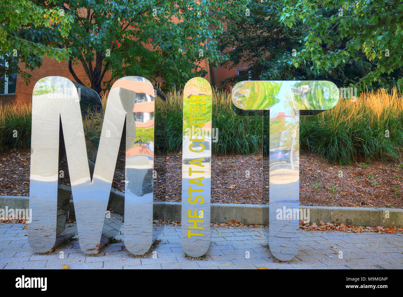 Waterfront college campus hi-res stock photography and images - Alamy