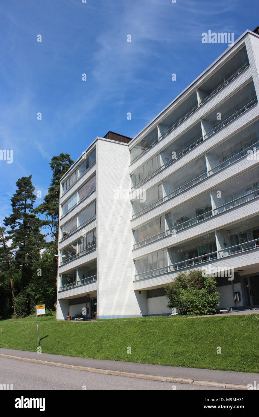 Multi storey flats hi-res stock photography and images - Alamy